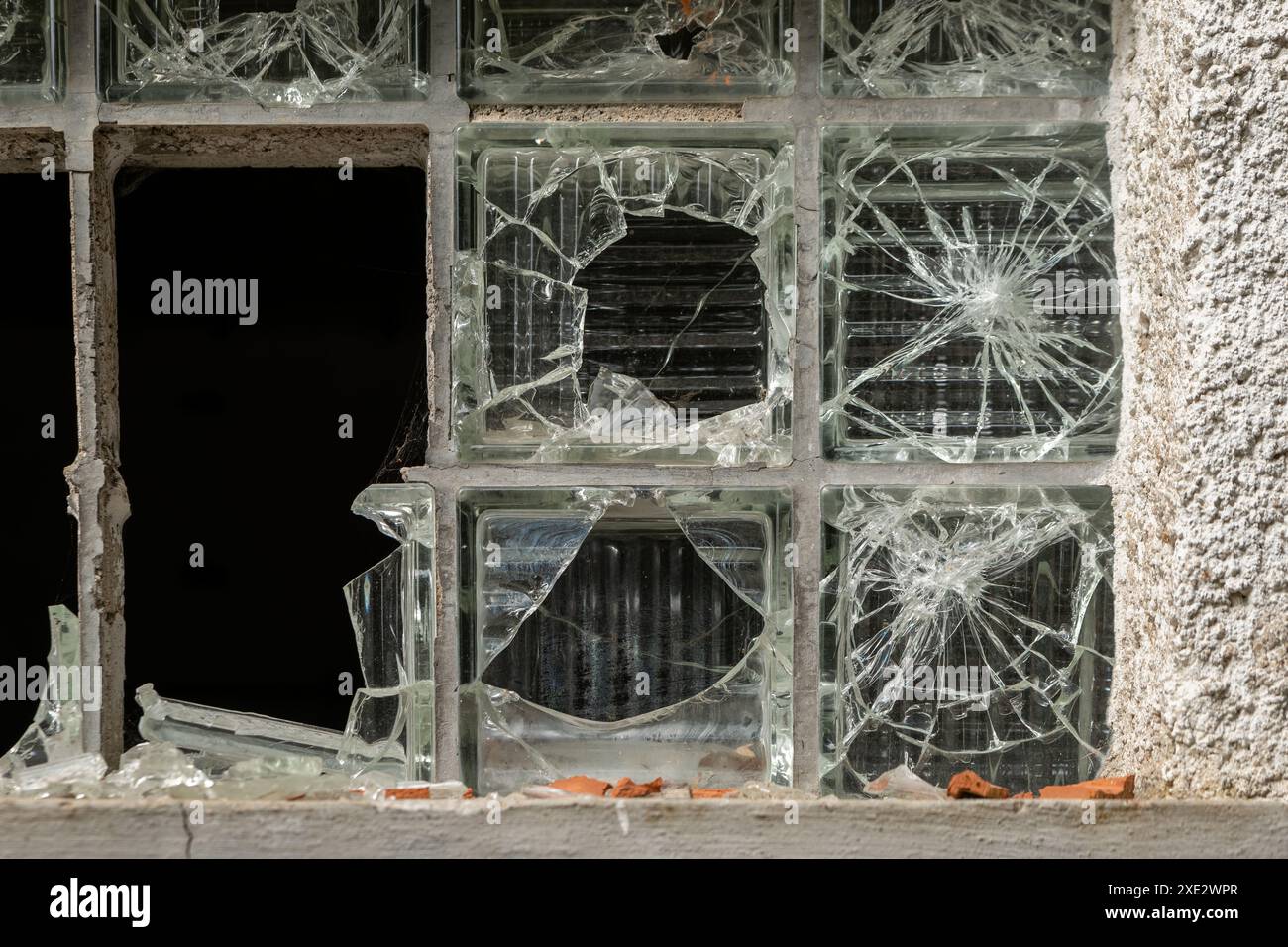 Demolished glass block hi-res stock photography and images - Alamy