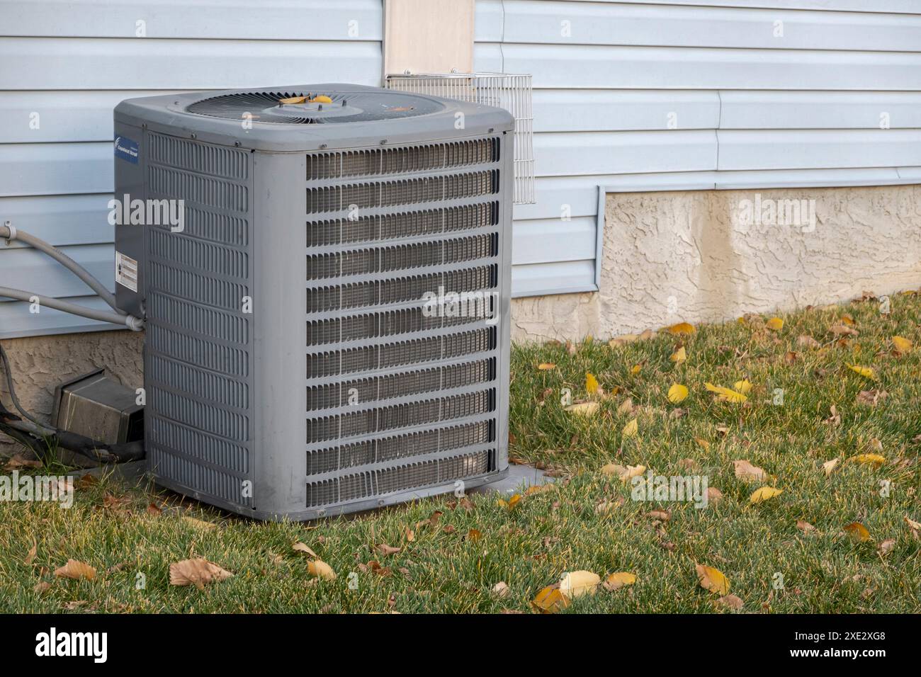 Outdoor unit compressor air conditioner hi-res stock photography and images - Alamy