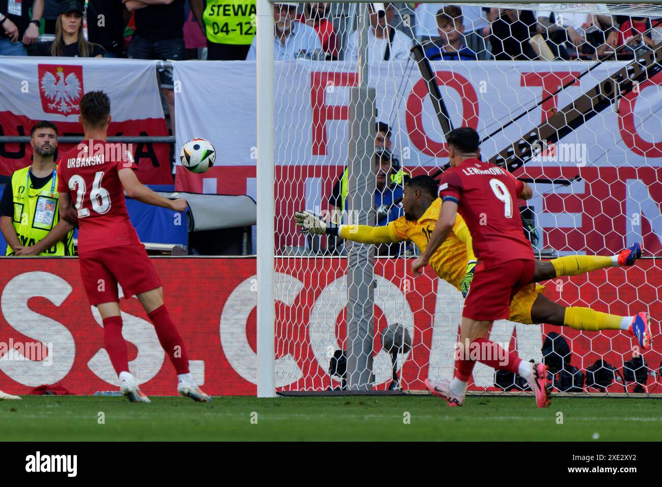 Robert Lewandowski of Poland and Mike Maignan of France during UEFA ...