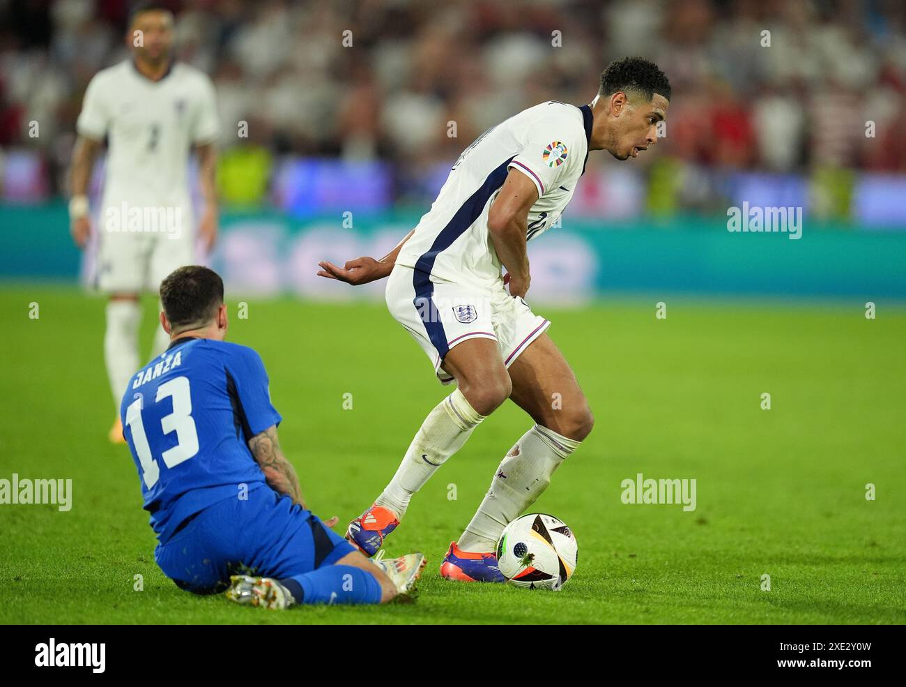 England's Jude Bellingham (right) and Slovenia's Erik Janza battle for ...