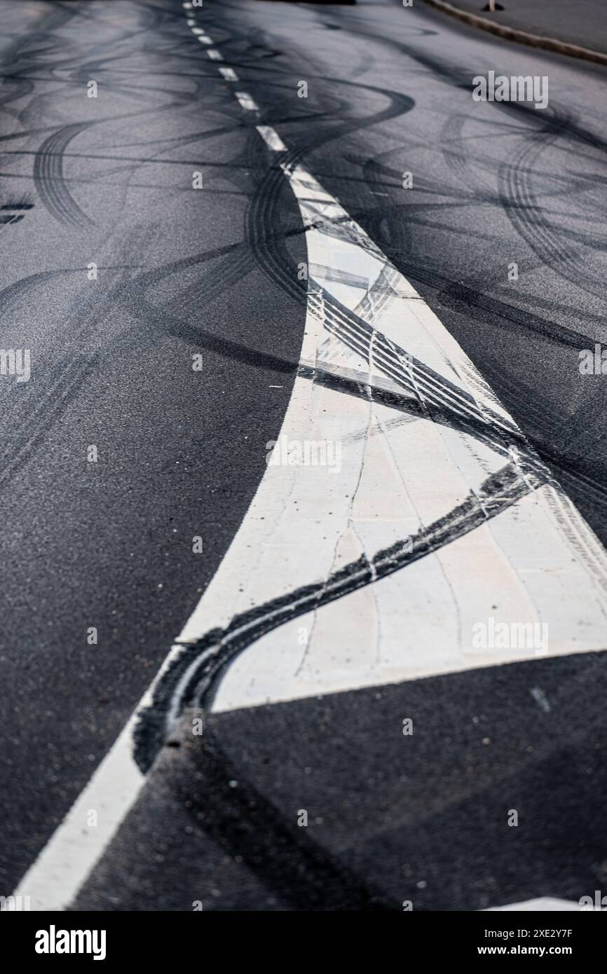 Acceleration marks hi-res stock photography and images - Alamy