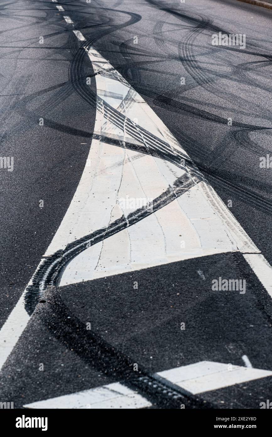 Rubber tyre marks hi-res stock photography and images - Alamy