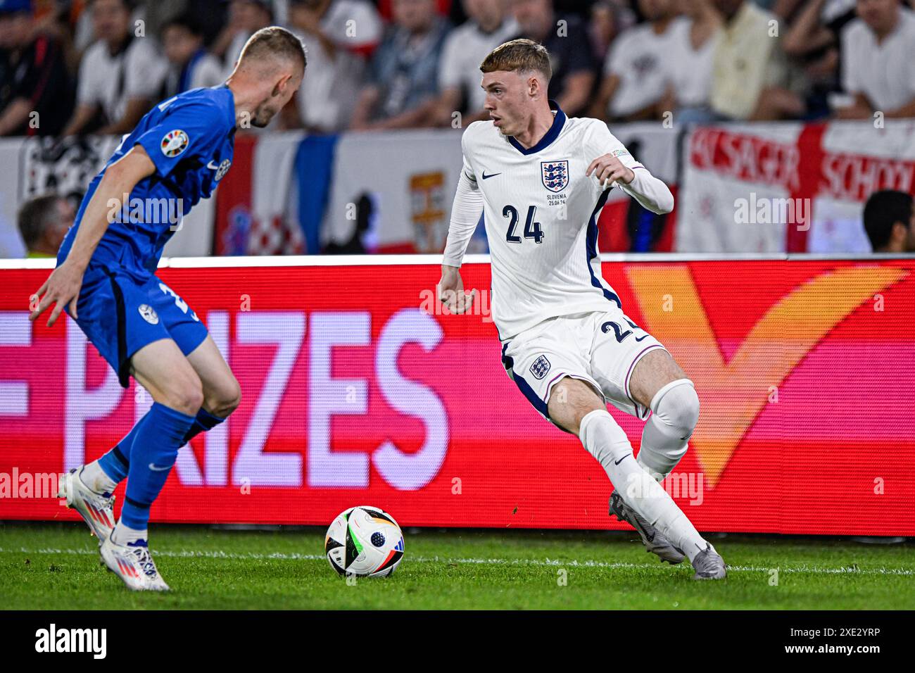 COLOGNE, GERMANY - JUNE 25: Cole Palmer of England dribbles during the ...