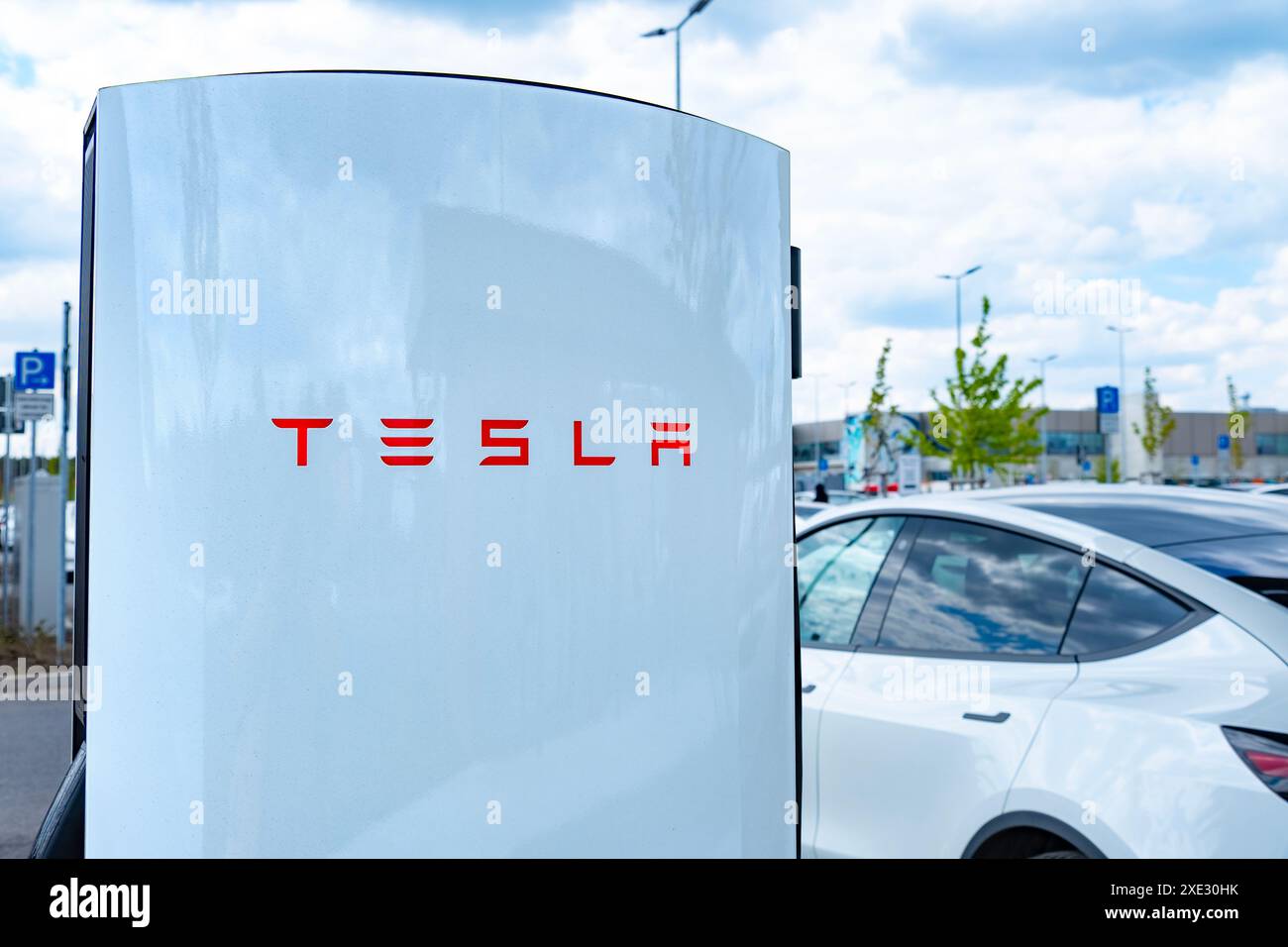Tesla lounge hi-res stock photography and images - Alamy