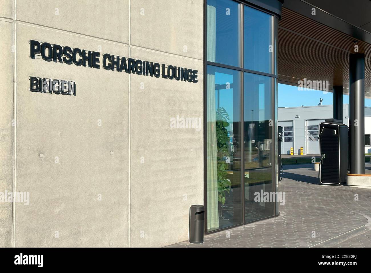 Free charging station, Porsche Charging Lounge Bingen am rhein, Power ...