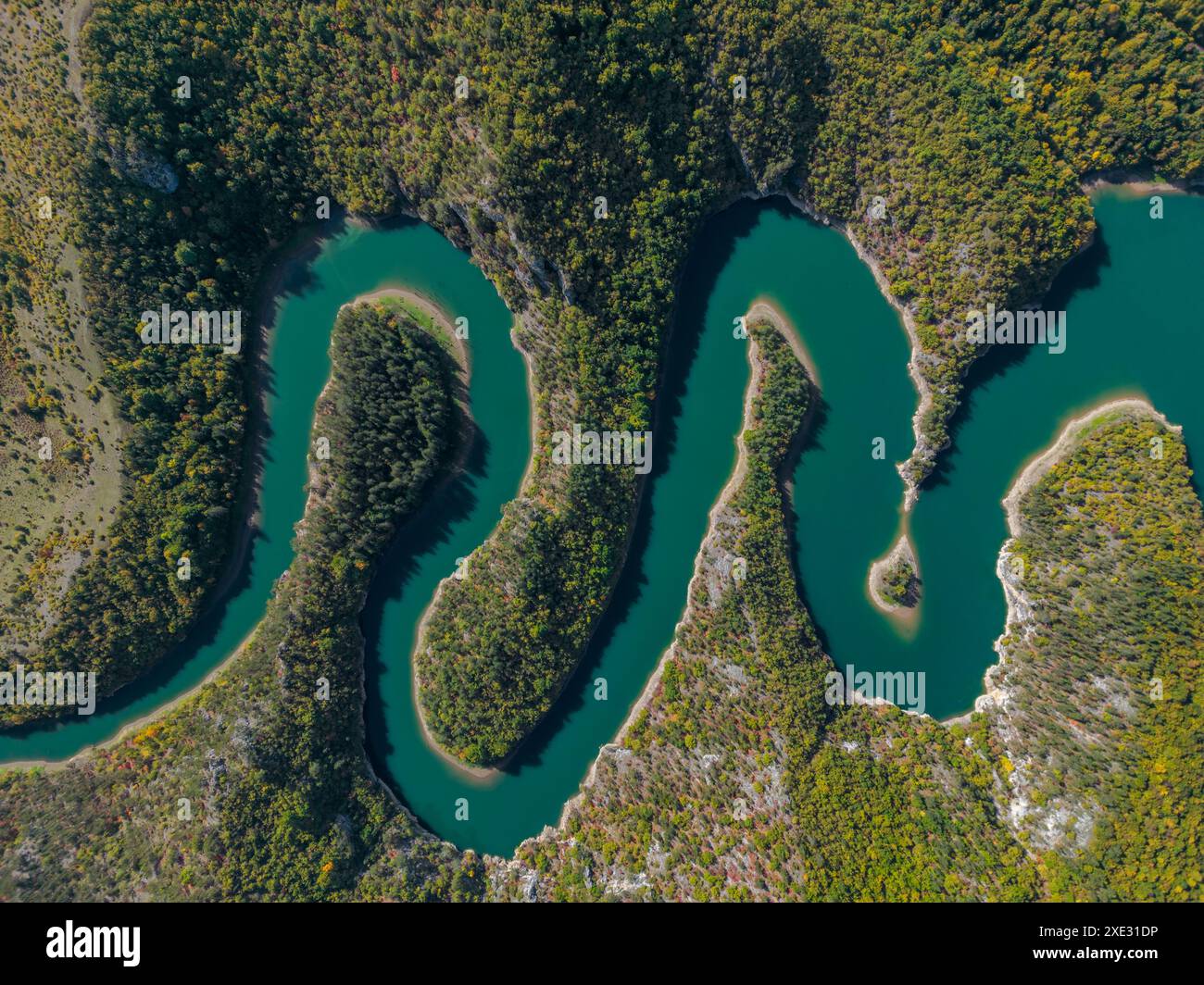 Rocky river green forest aerial hi-res stock photography and images - Alamy