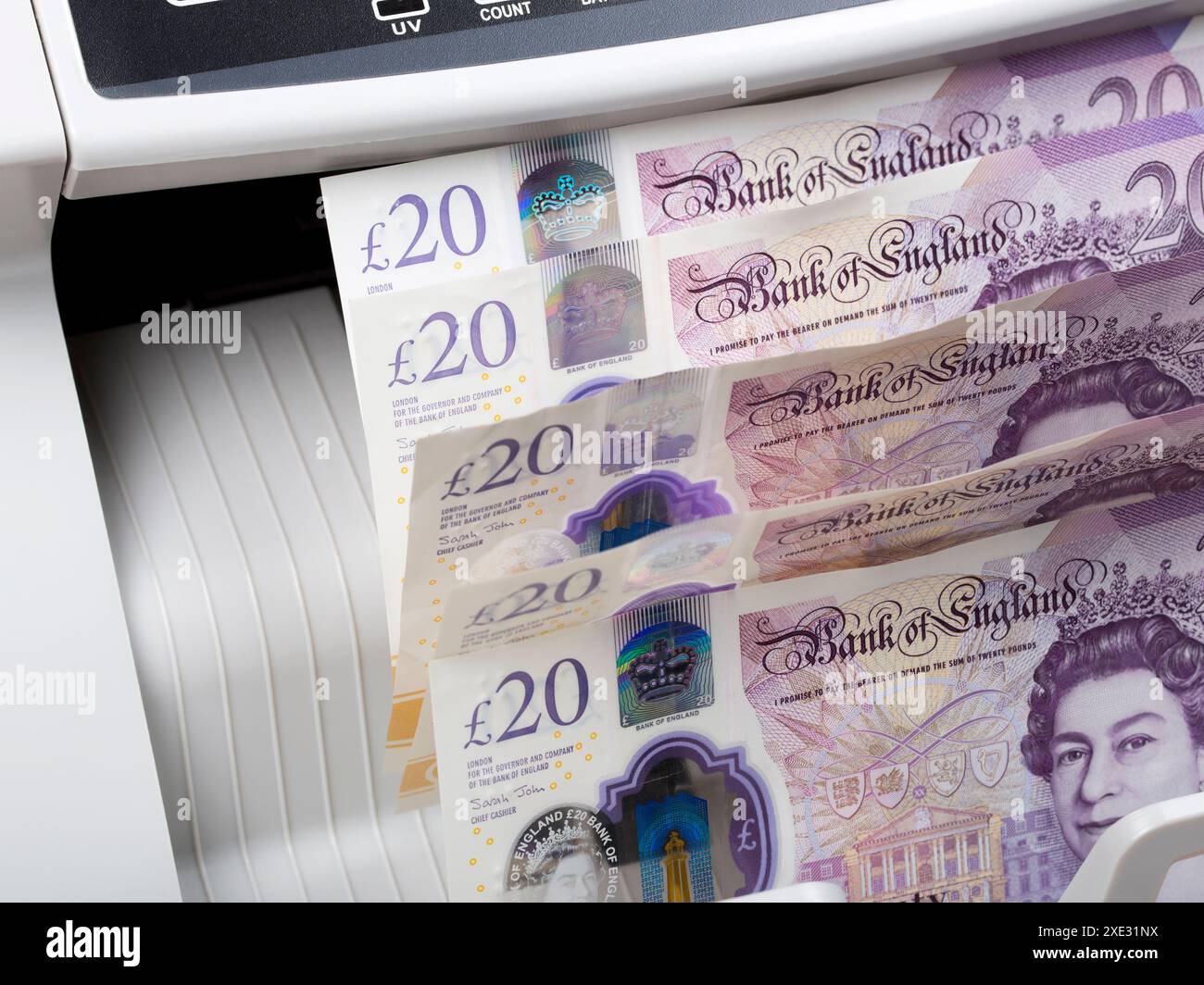 Counting cash pounds hi-res stock photography and images - Alamy