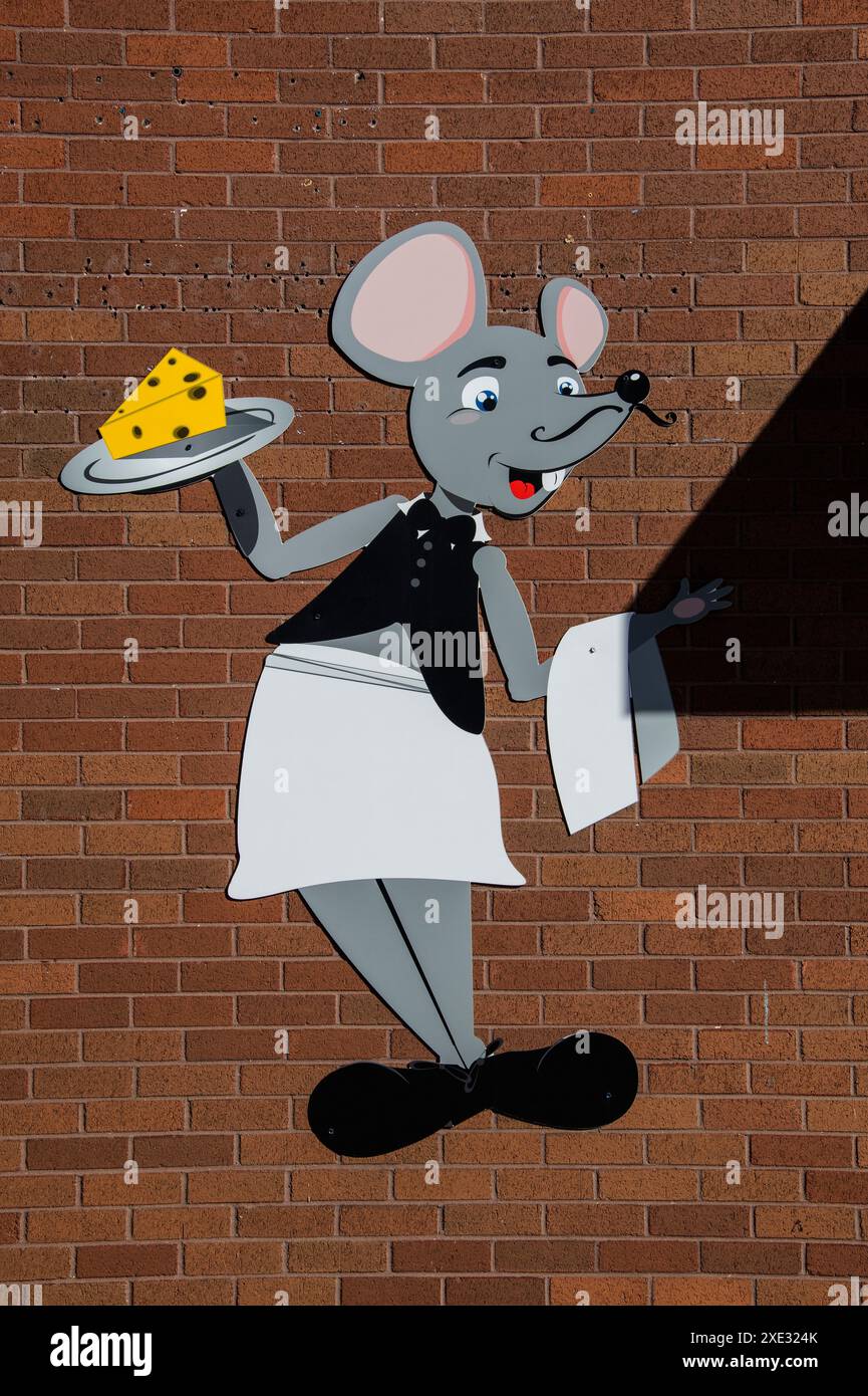 Mouse cheese plate hi-res stock photography and images - Alamy
