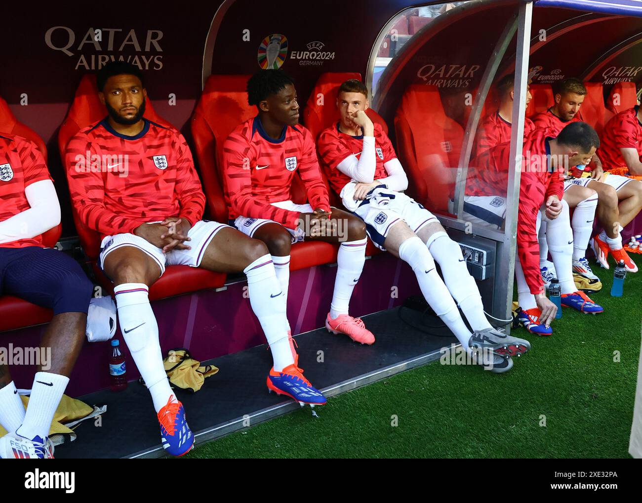 The england substitutes bench hi-res stock photography and images - Alamy