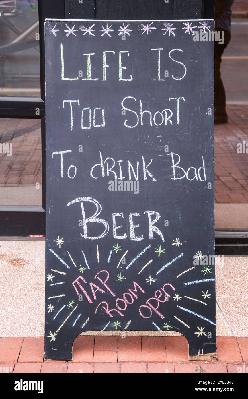 Short sign hi-res stock photography and images - Alamy