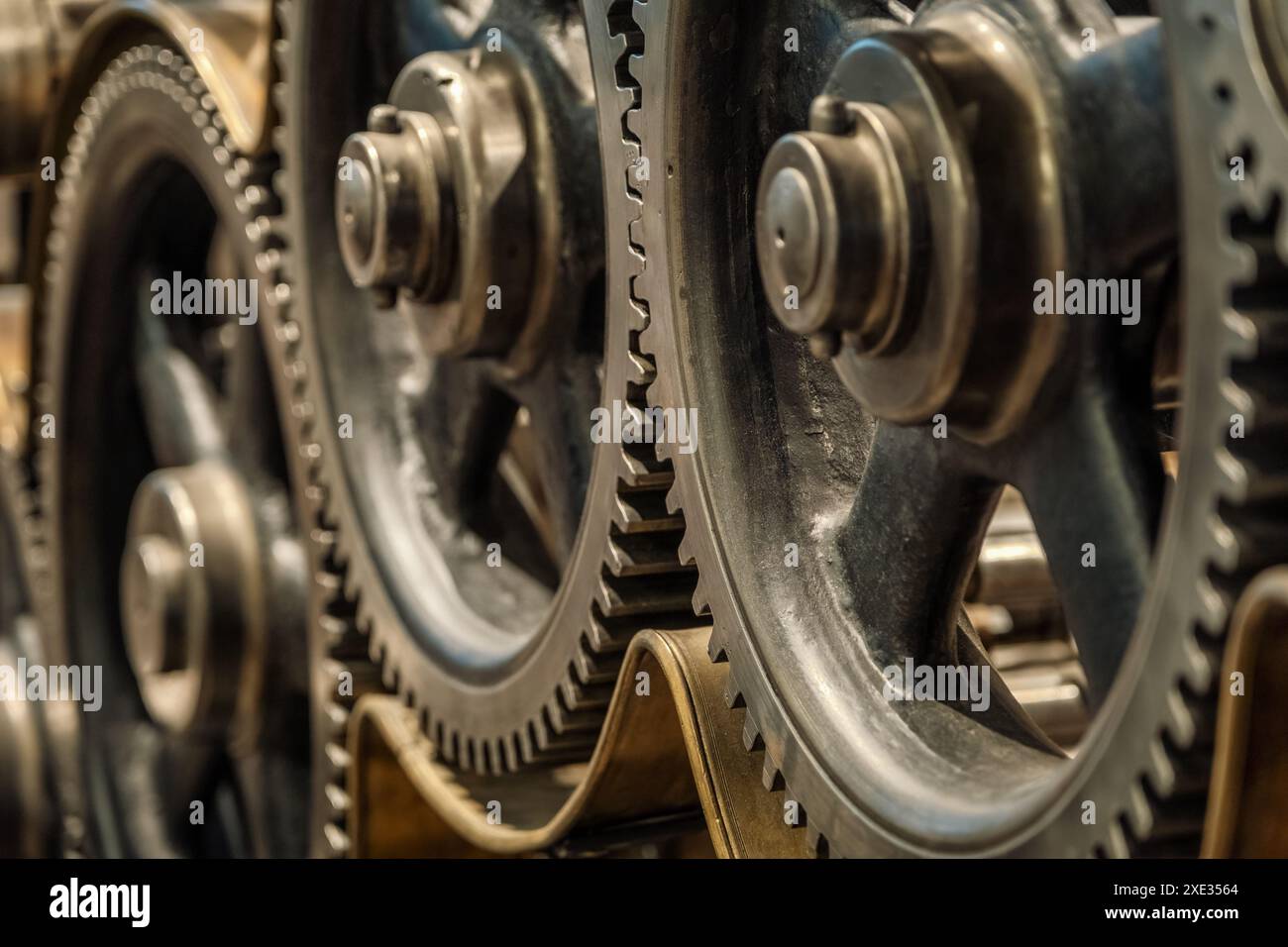 Old machine large gears hi-res stock photography and images - Alamy
