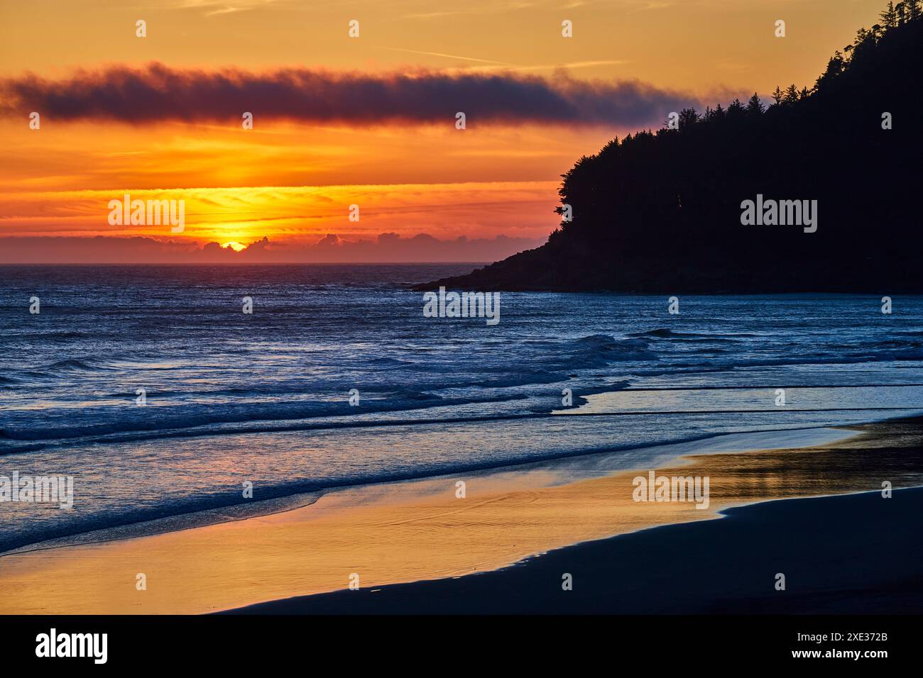 Breathtaking sunset in ocean hi-res stock photography and images - Alamy
