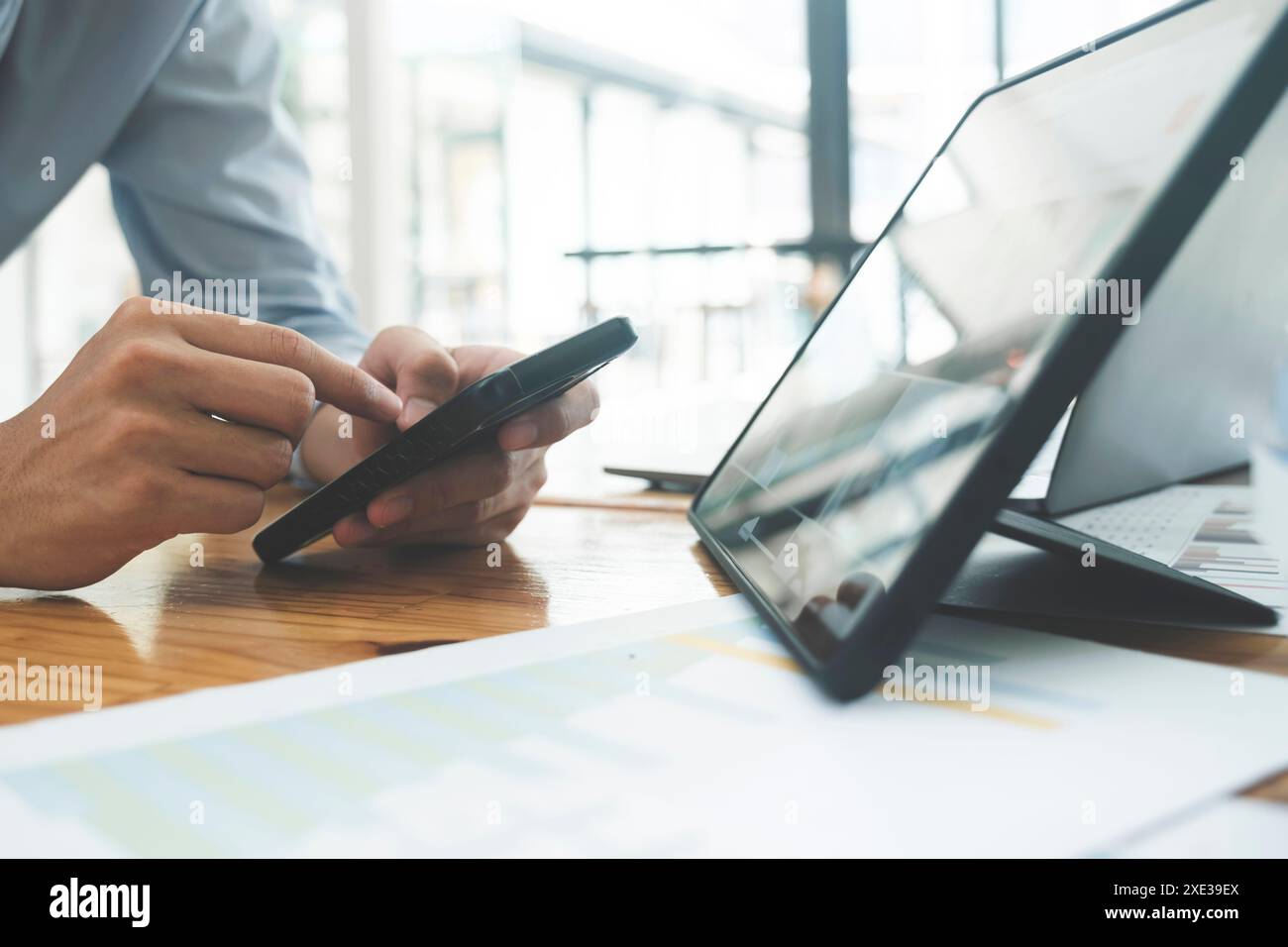 Education mobile phone hi-res stock photography and images - Alamy