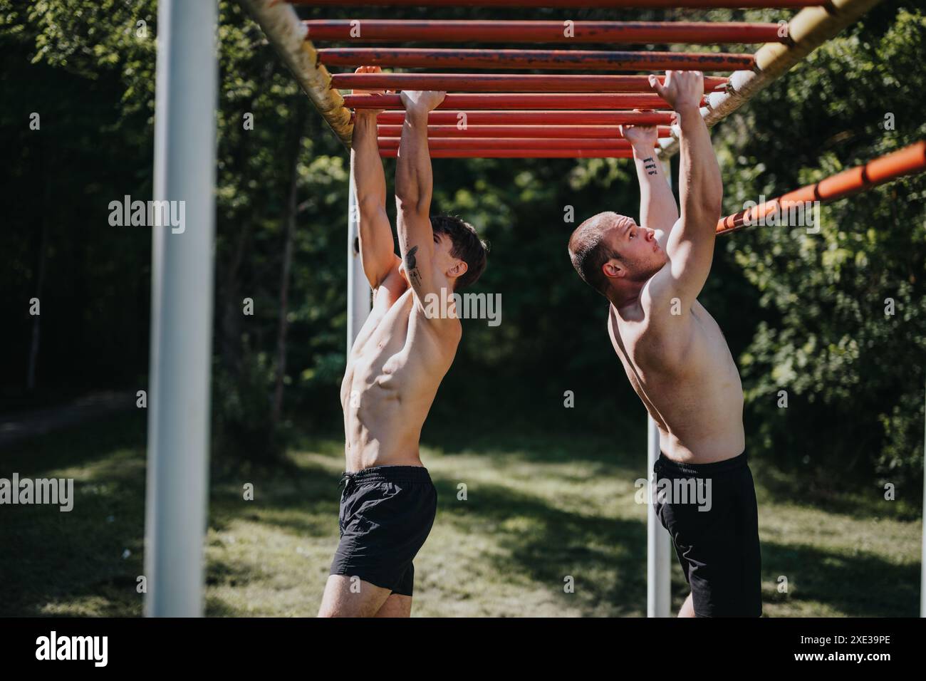 Athletes doing calisthenics workout hi-res stock photography and images ...