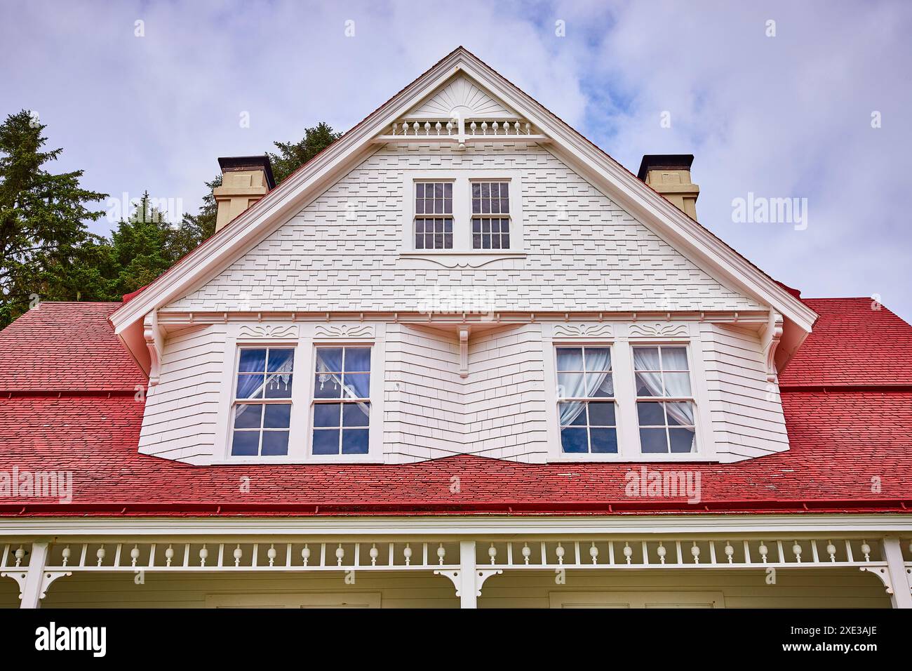 White facade with red roof trim hi-res stock photography and images - Alamy