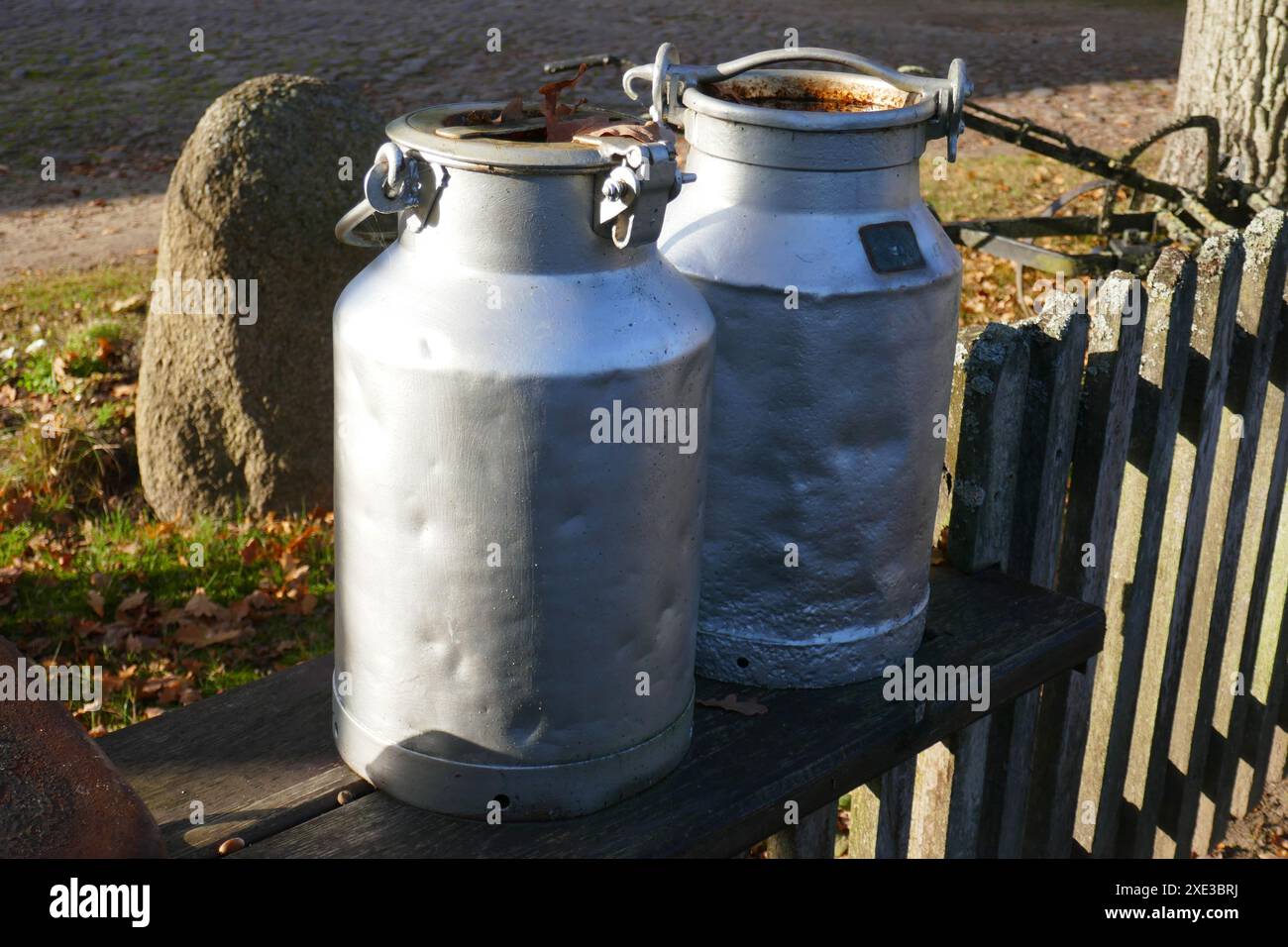 Milchcontainer hi-res stock photography and images - Alamy