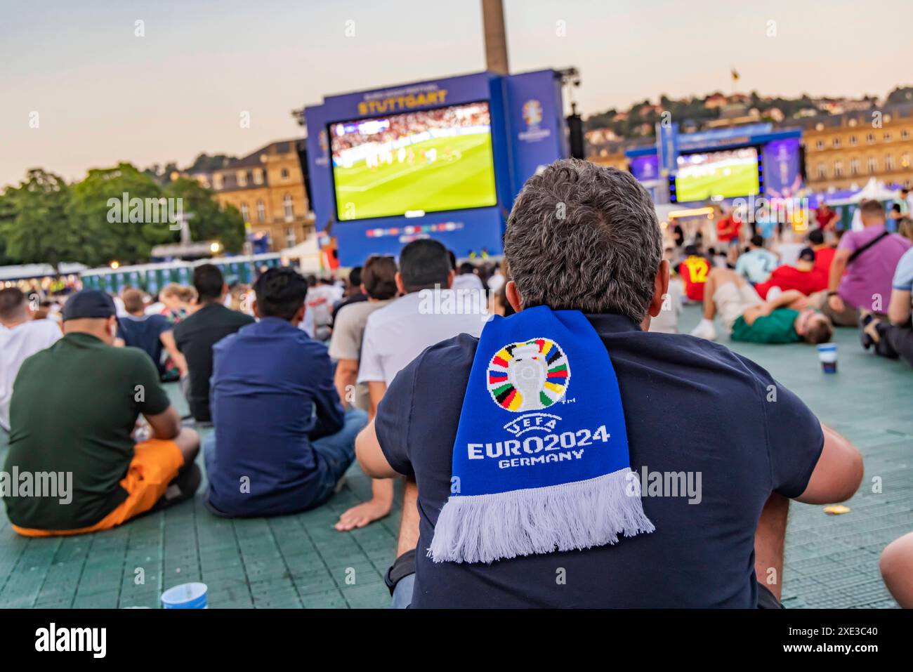 Public Viewing in Stuttgart. Dänemark spielt gegen Serbien in der ...