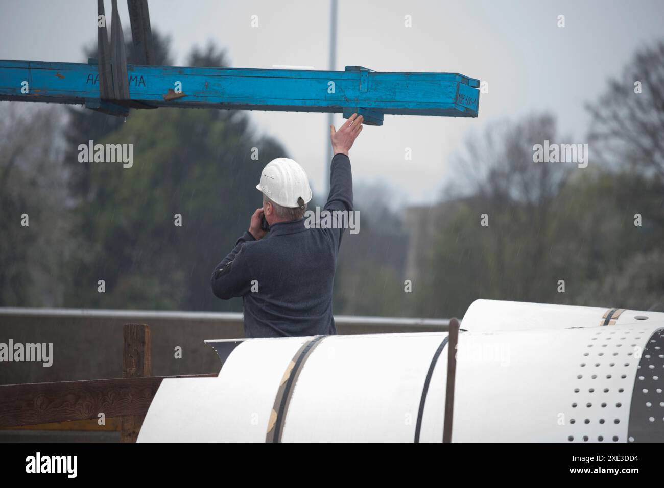 Crane load management hi-res stock photography and images - Alamy