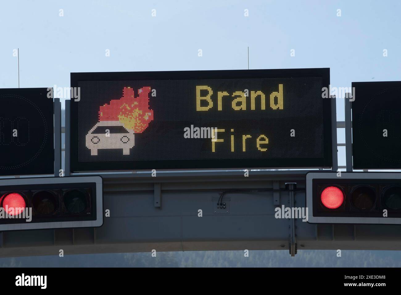 Fire on street firefighters hi-res stock photography and images - Alamy