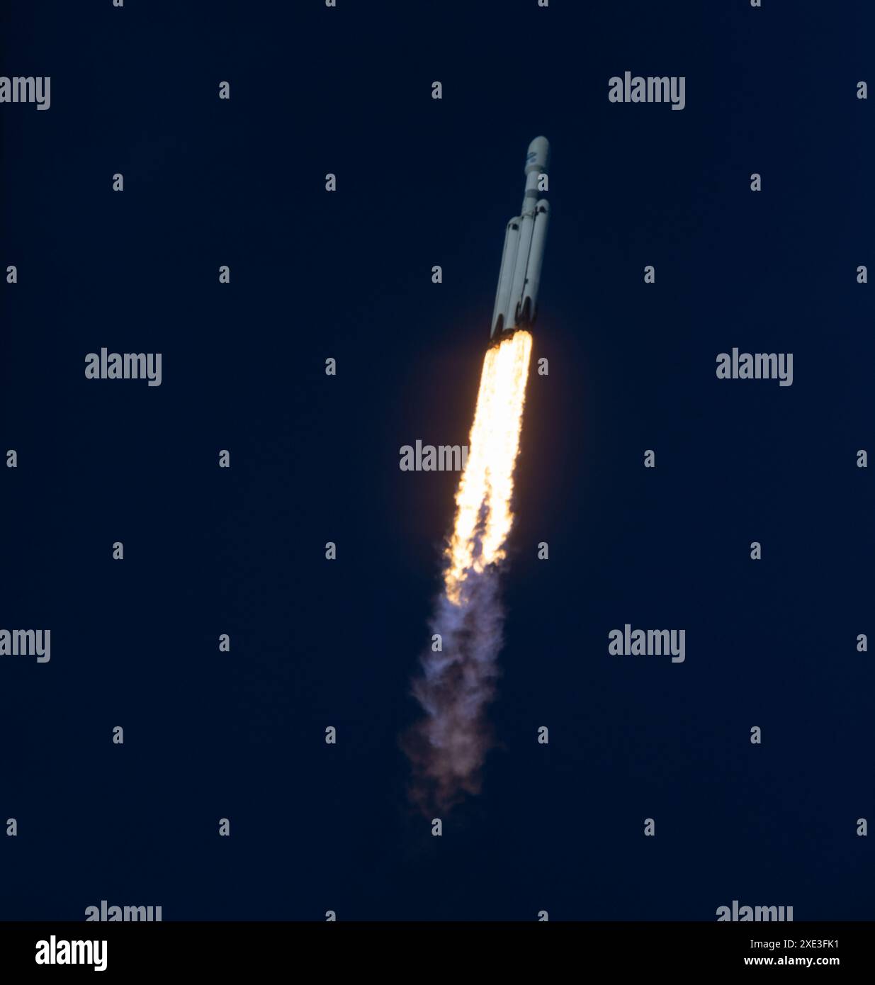 Kennedy Space Center, USA. 25th June, 2024. SpaceX beats the afternoon ...