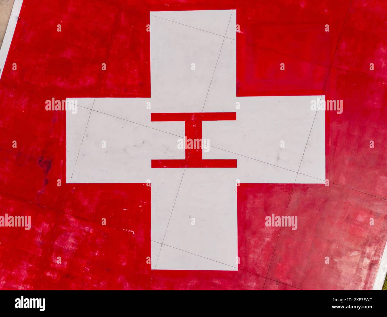 Hospital helicopter landing area. Red painted H helipad Stock Photo - Alamy