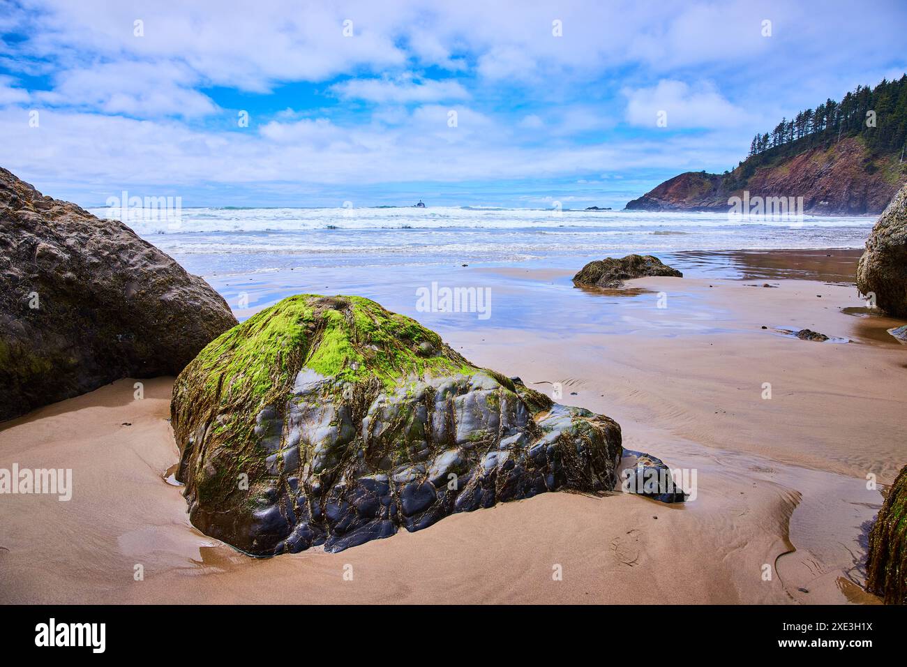Mossy Rock and Ocean Waves at Eye-Level on Indian Beach Stock Photo - Alamy