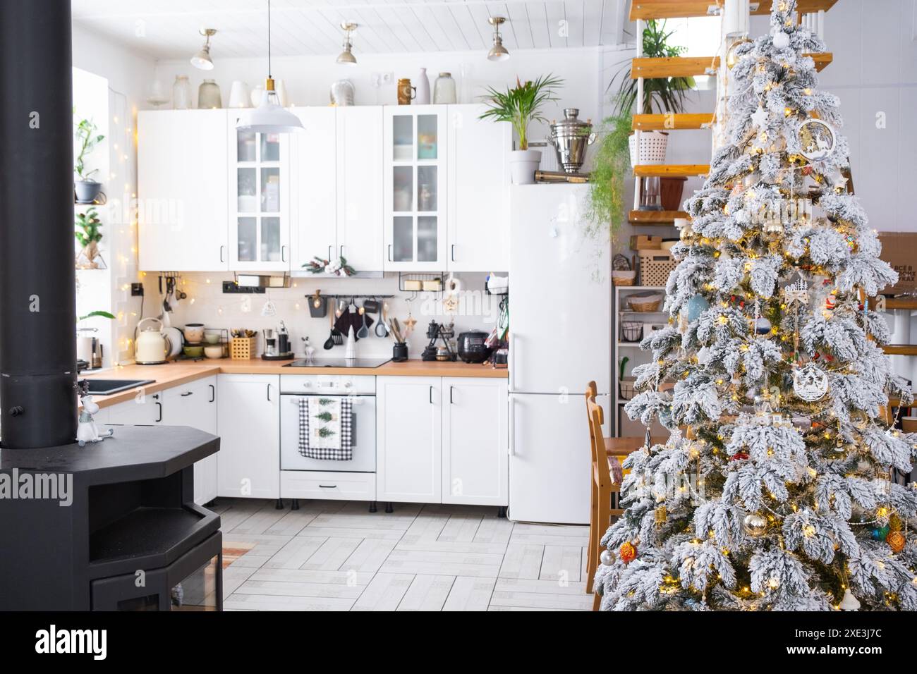 Festive modern architecture hi-res stock photography and images - Alamy