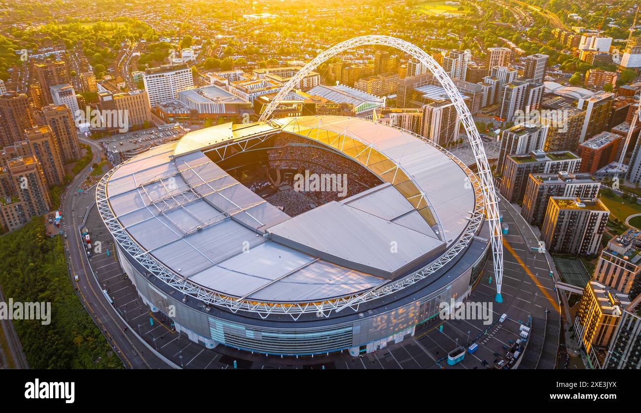 Wembley stadium crowd aerial hi-res stock photography and images - Alamy