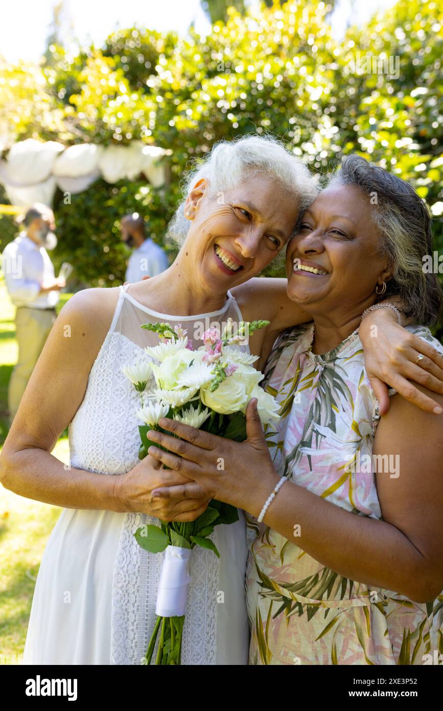 Hugging bouquet hi-res stock photography and images - Alamy