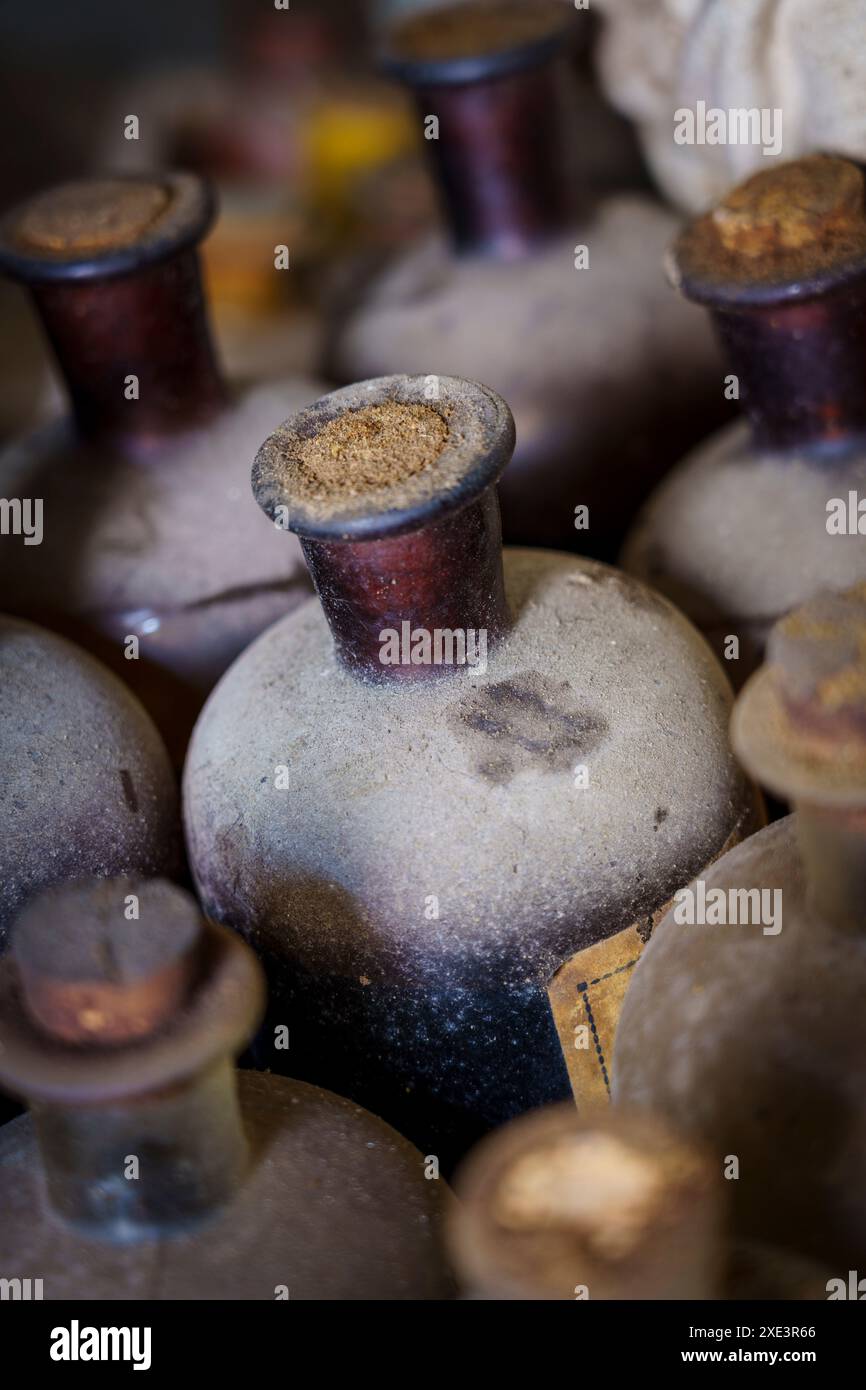Monument of empty bottles hi-res stock photography and images - Alamy