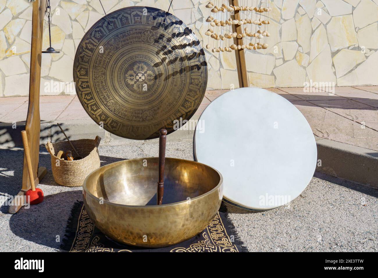 Sound baths hi-res stock photography and images - Alamy
