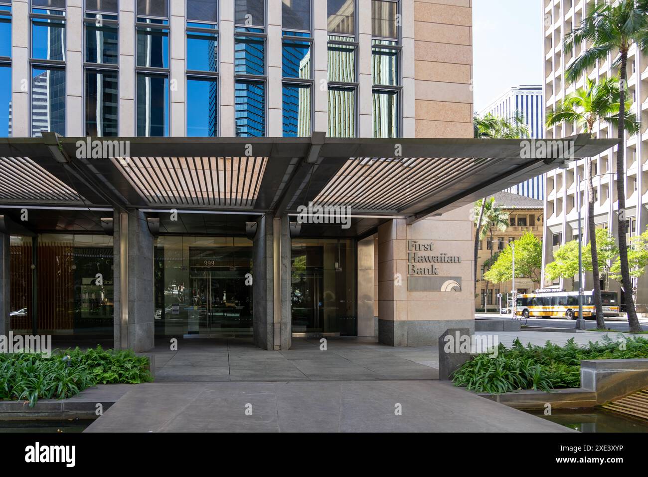 Hawaii bank hi-res stock photography and images - Alamy