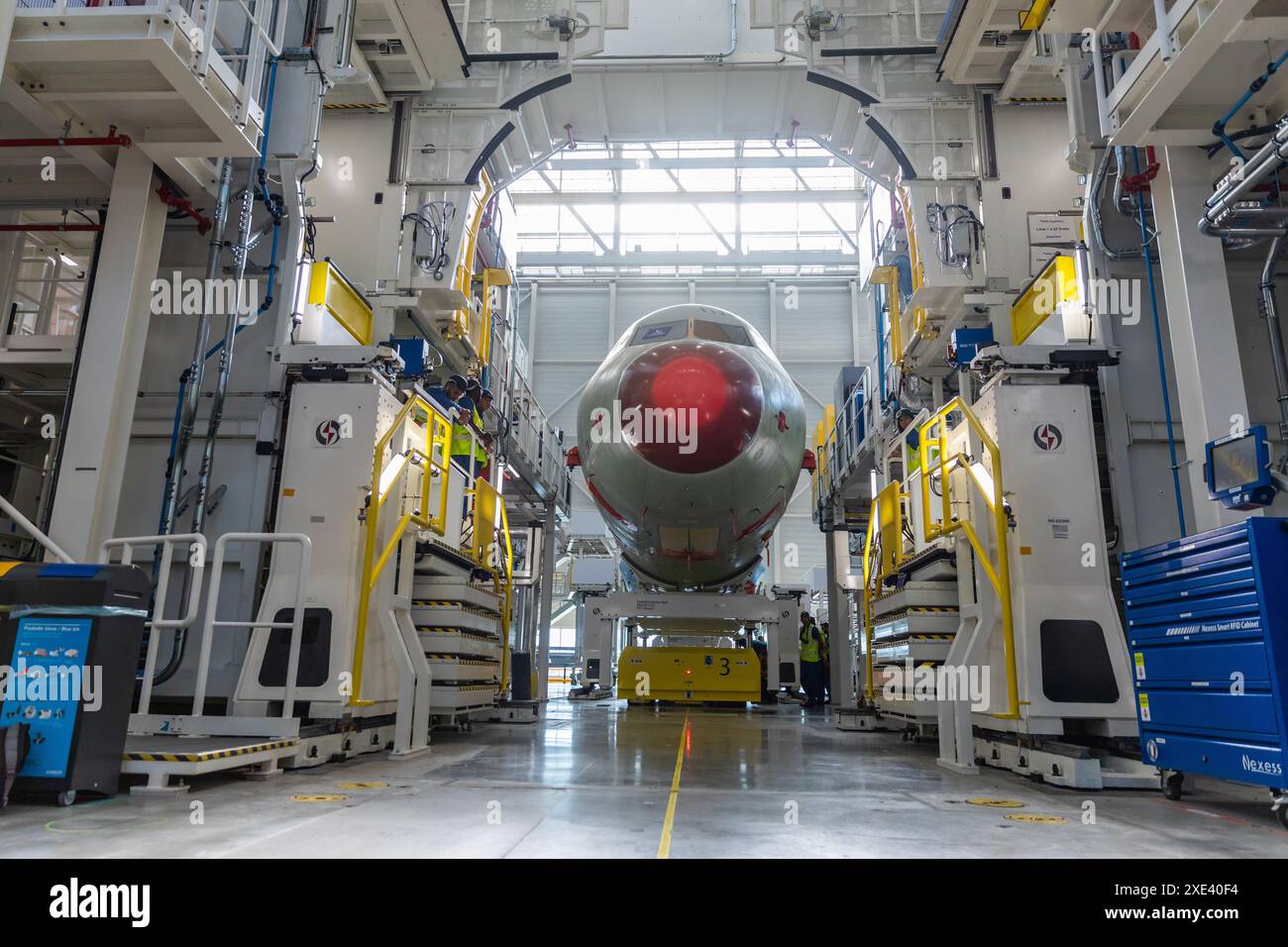 A321neo Final Assembly Line (FAL) fuselage moving to Station 40 ...