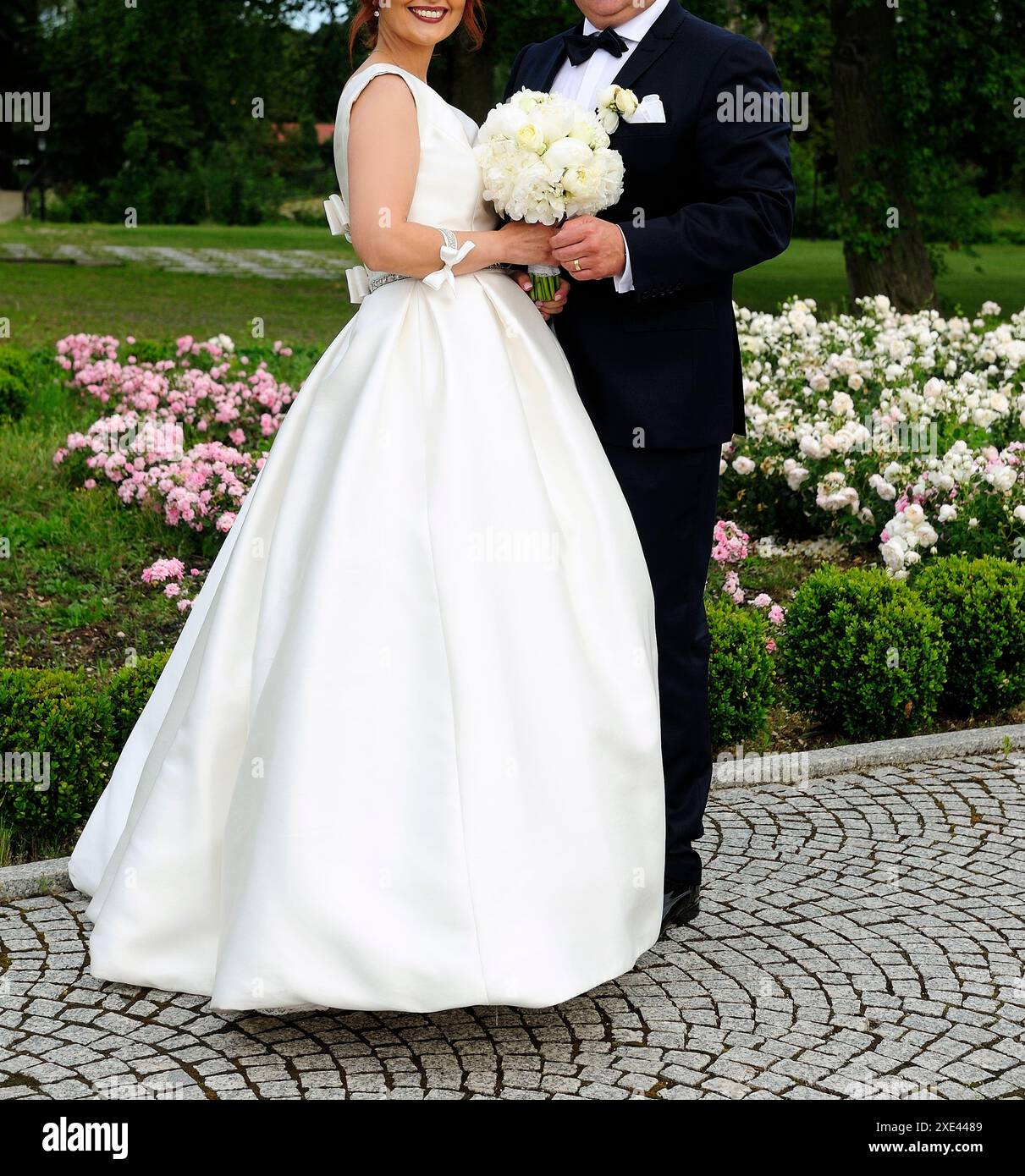 Wedding Couple, Happy Romantic Bride and Groom,Wedding Couple, Happy ...