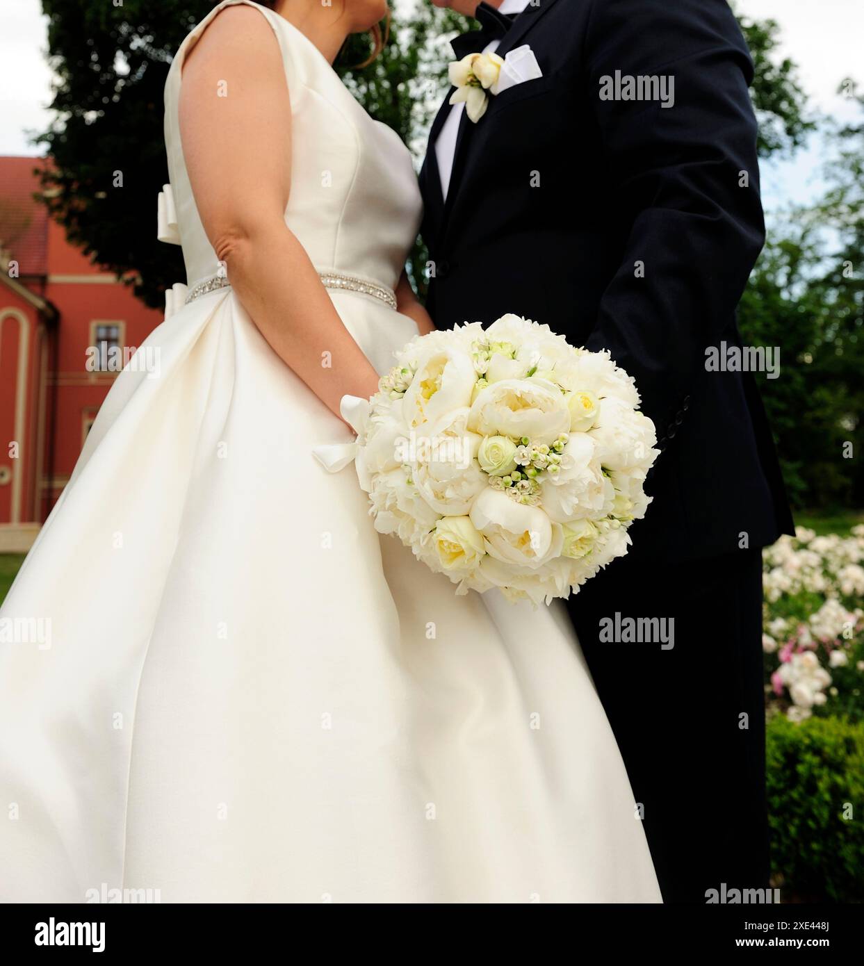 Wedding Couple, Happy Romantic Bride and Groom,Wedding Couple, Happy ...