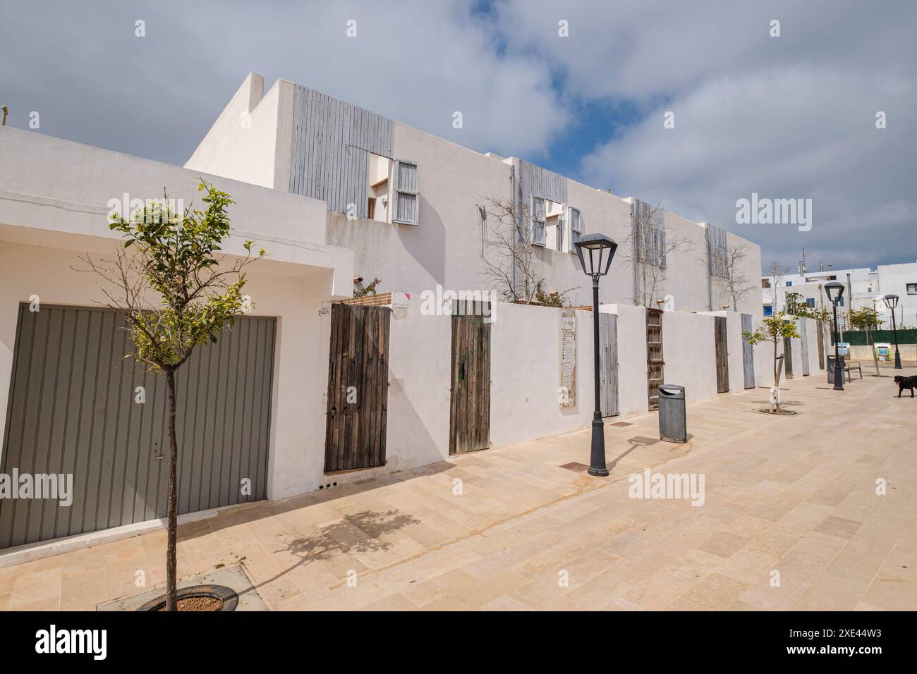 Official protection houses built with natural and recyclable materials ...