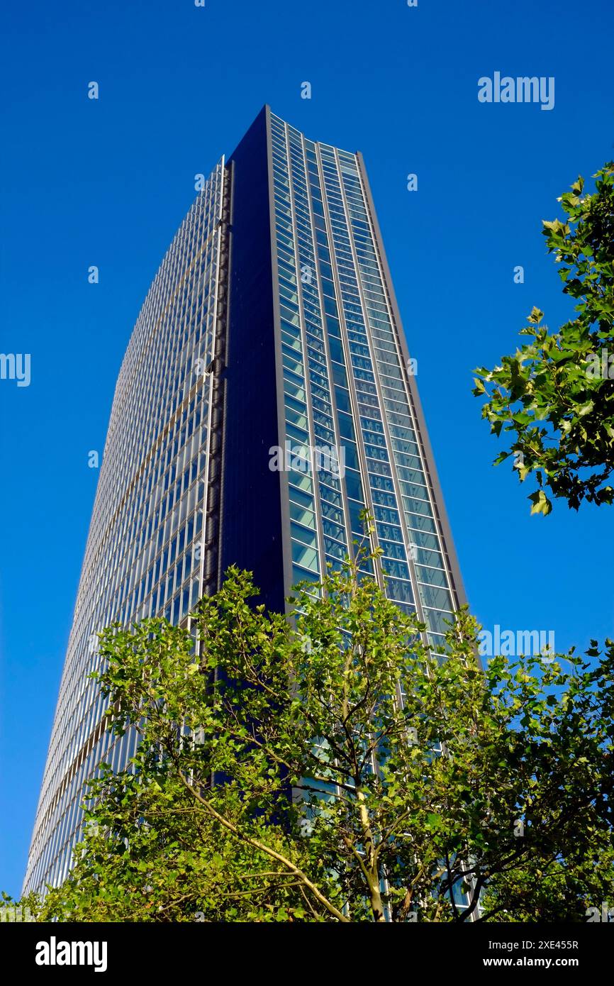 High rise format hi-res stock photography and images - Alamy