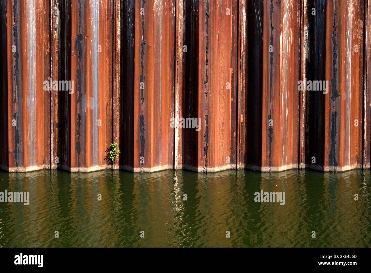 Sheet piles hi-res stock photography and images - Alamy