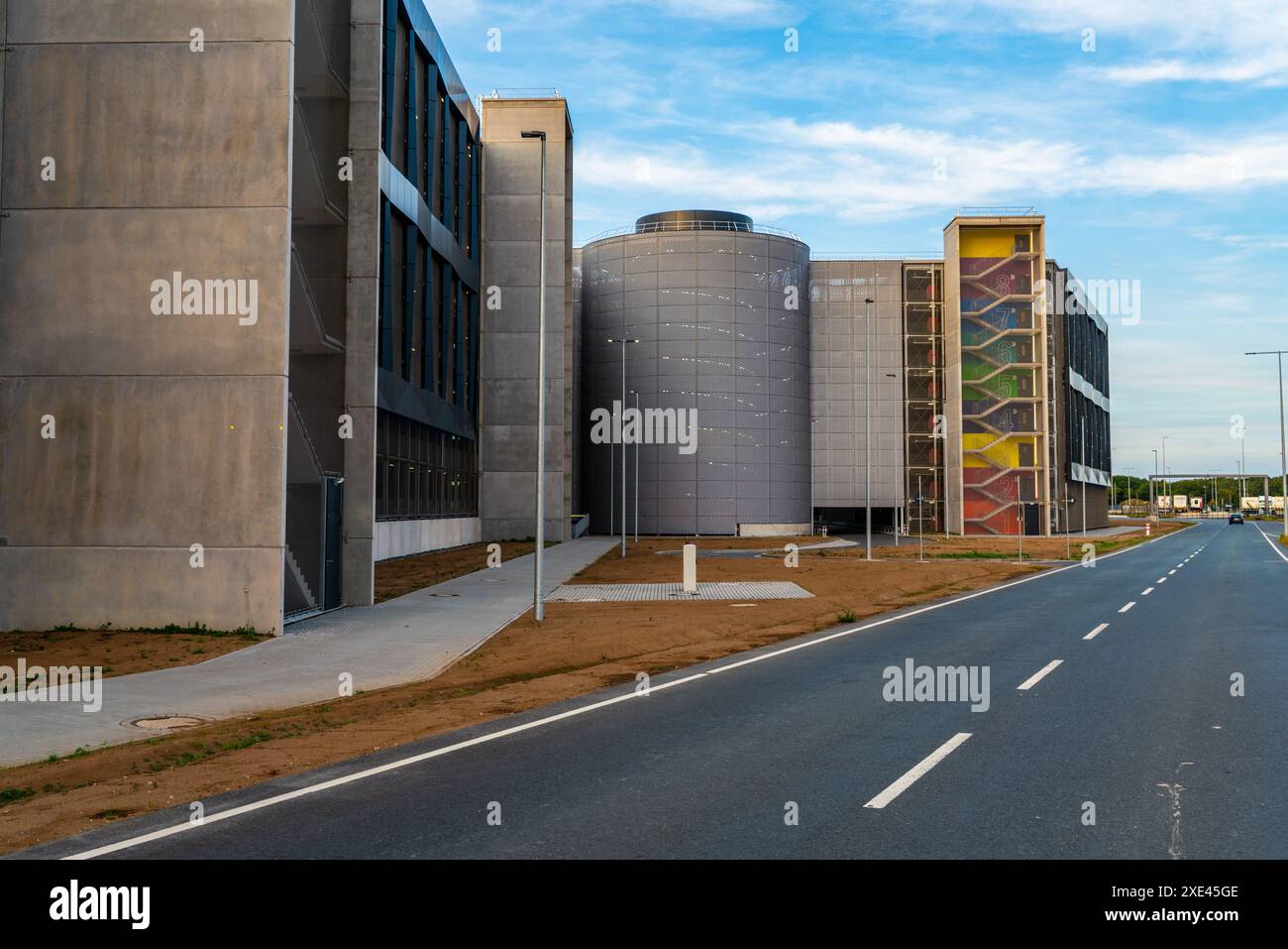 Multi-storey car park at Terminal 3 of Frankfurt Airport Stock Photo ...