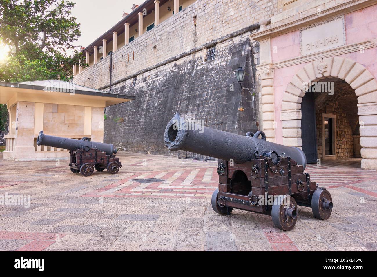 Background cannons hi-res stock photography and images - Alamy