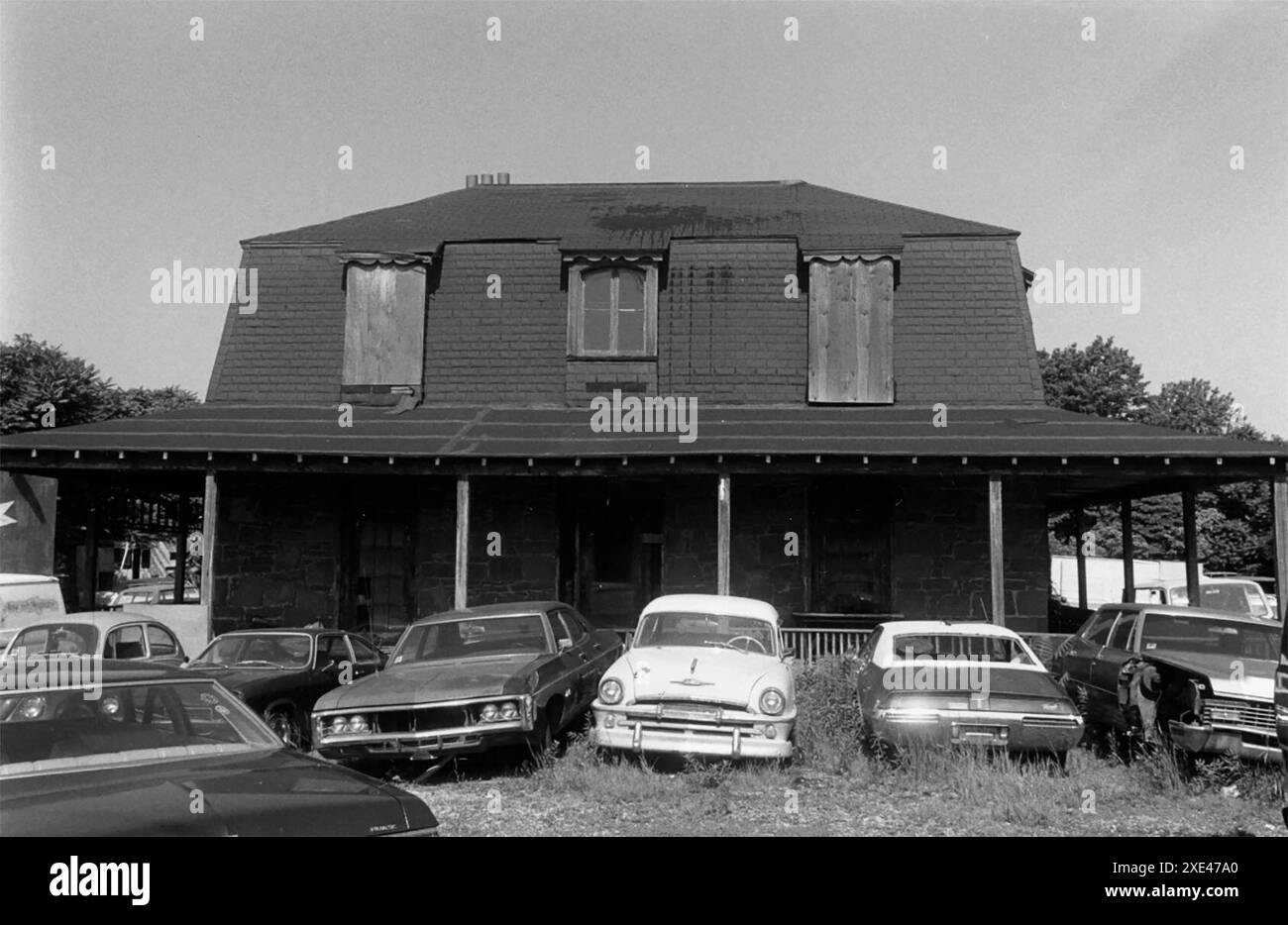 1970s house garage hi-res stock photography and images - Alamy