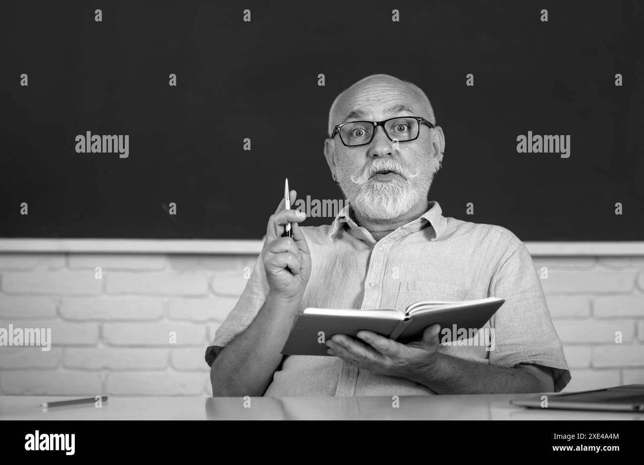 Adult classroom english Black and White Stock Photos & Images - Alamy