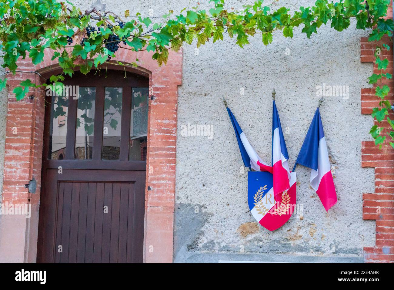 Flags republic on facade hi-res stock photography and images - Alamy