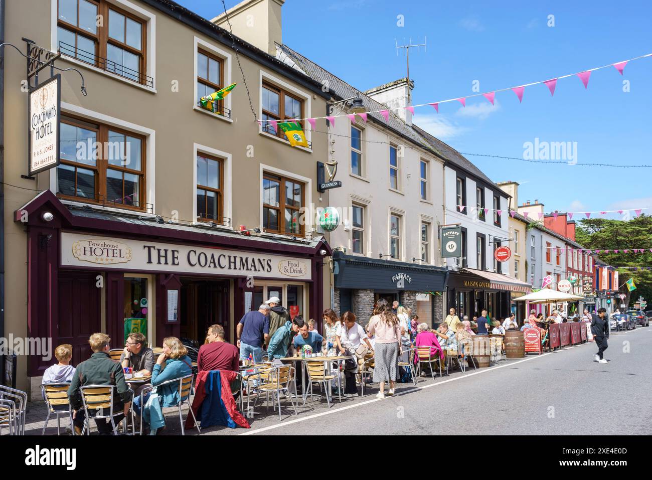 Fast food restaurants, street hi-res stock photography and images - Alamy