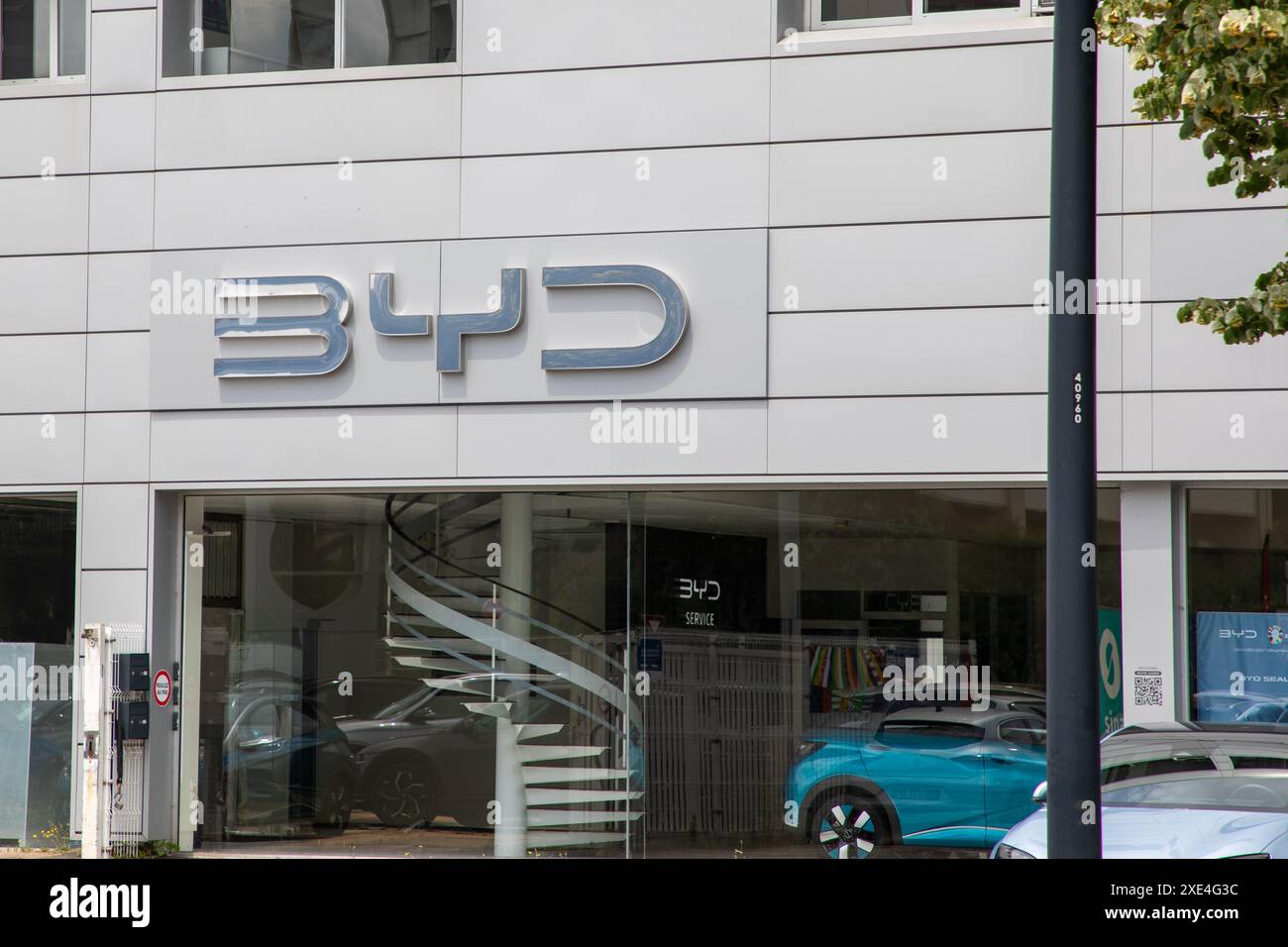 Byd car and logo hi-res stock photography and images - Alamy