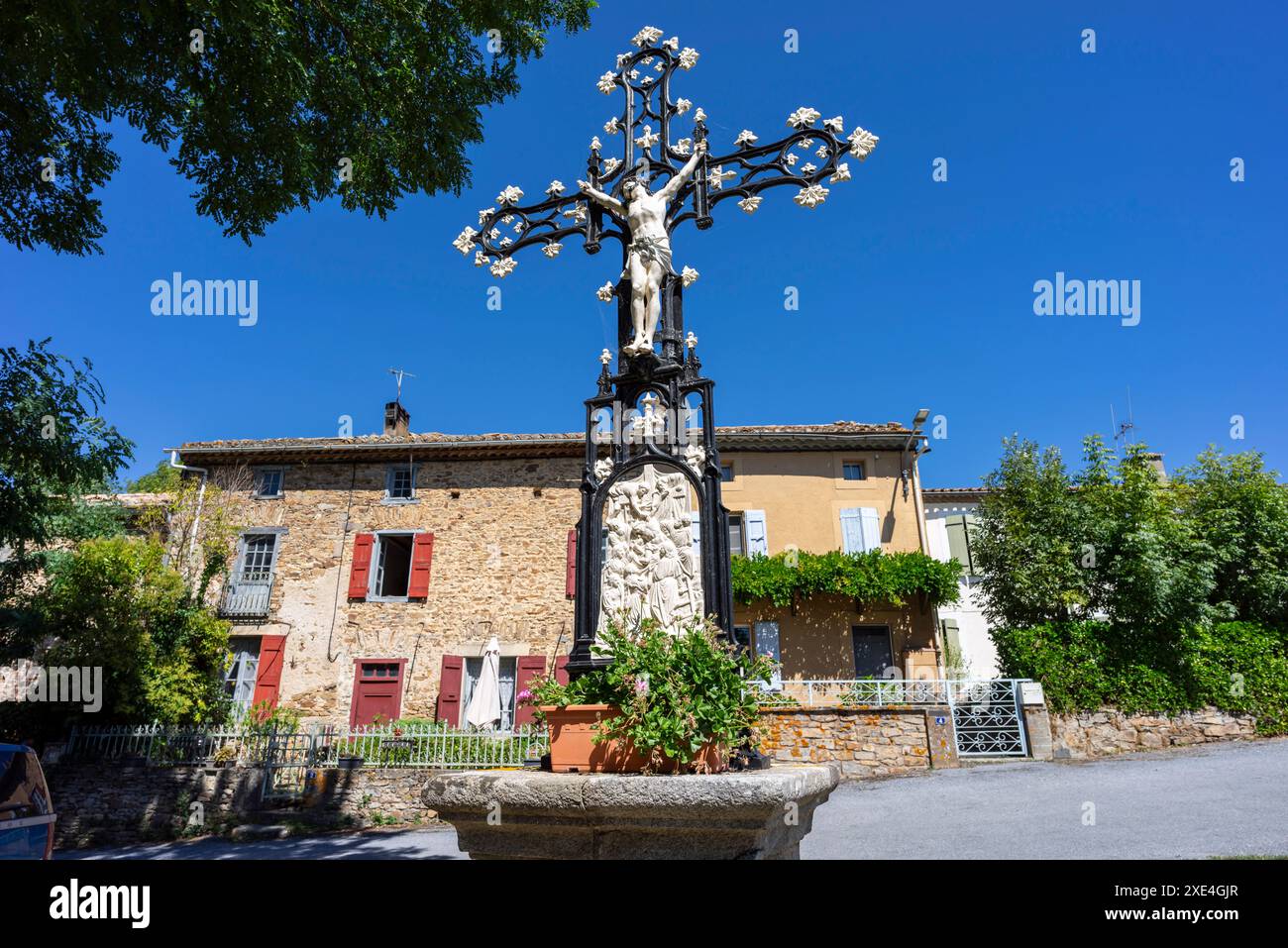 Cross house hi-res stock photography and images - Alamy