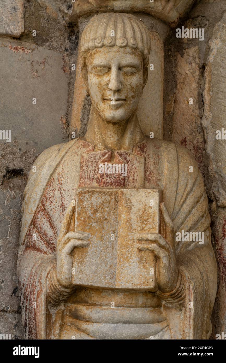 Monument door hi-res stock photography and images - Alamy