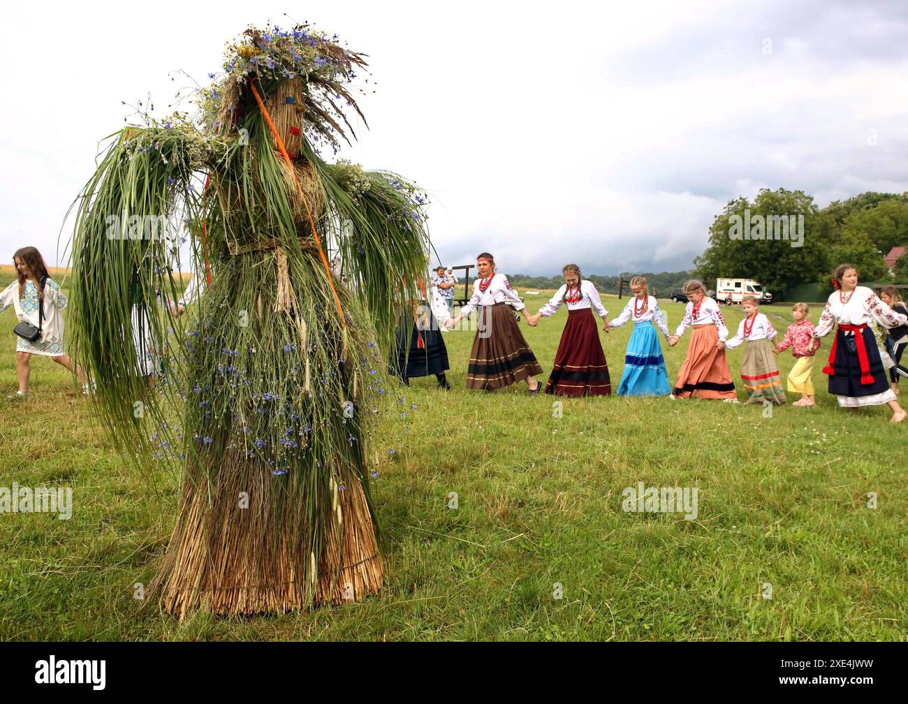 Non Exclusive: KYIV, UKRAINE - JUNE 23, 2024 - Children in folk ...