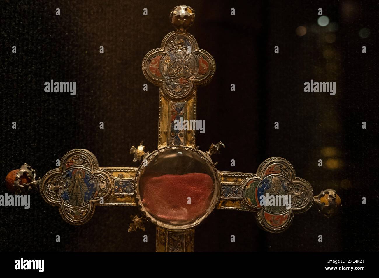 Sacred arrow hi-res stock photography and images - Alamy