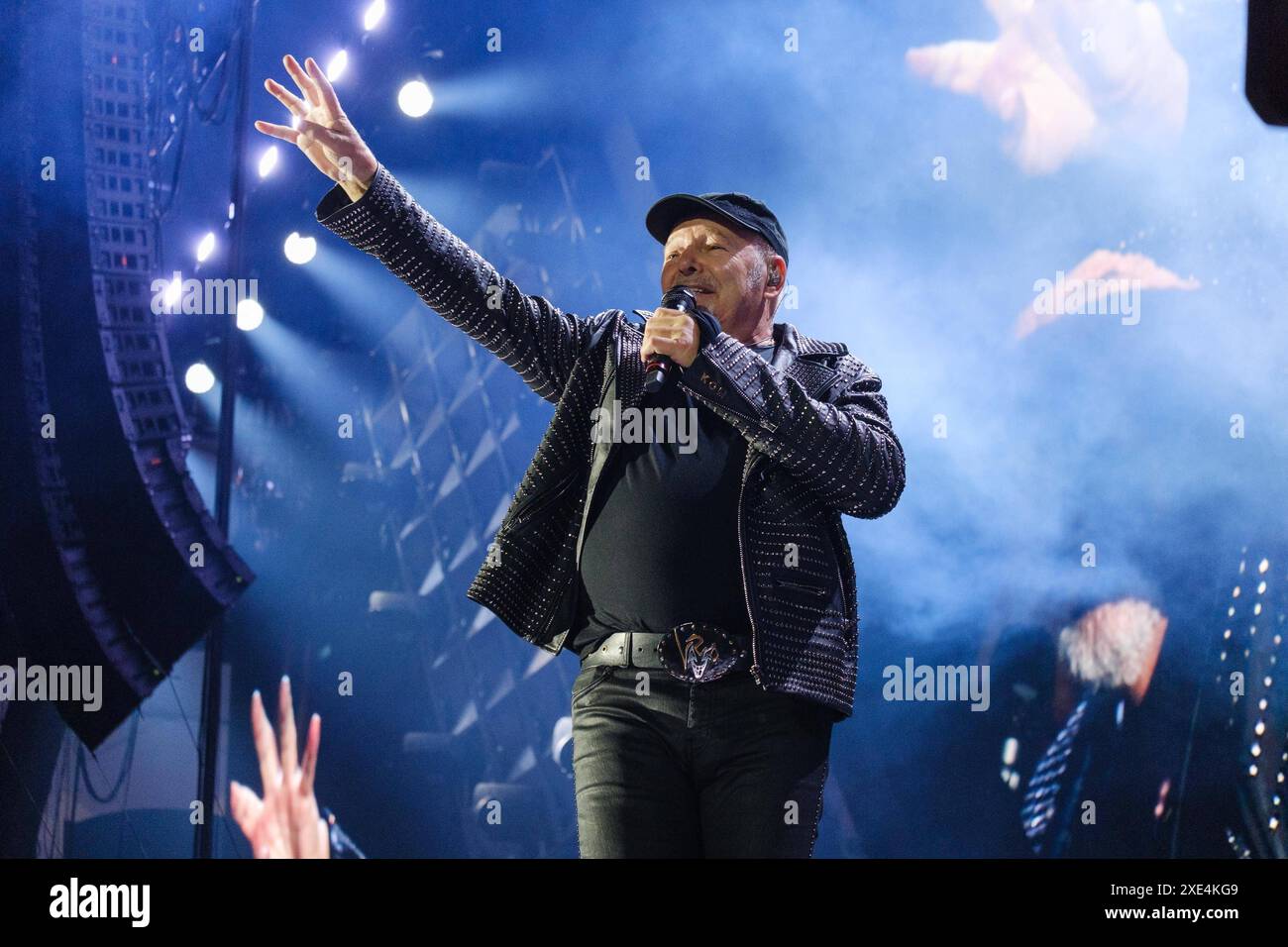 Italian singer Music Concert - Vasco Rossi - Live Vasco Rossi Bari ...